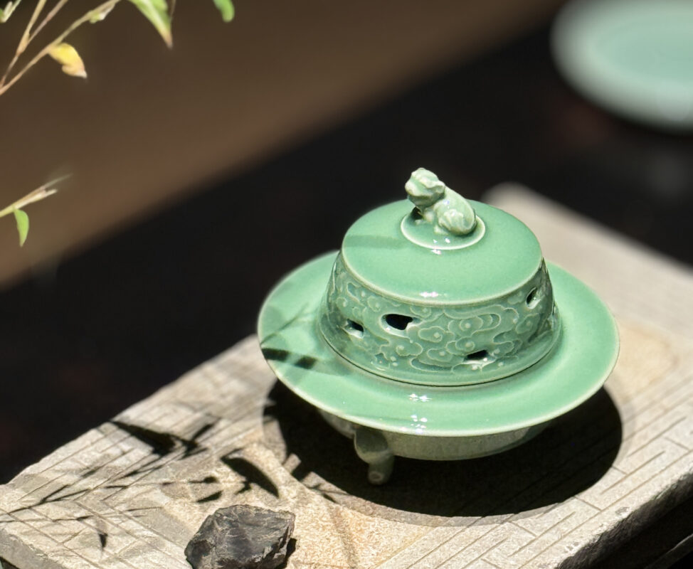 Khám phá vẻ đẹp và giá trị văn hoá của gốm sứ Long Tuyền - Bách Liên